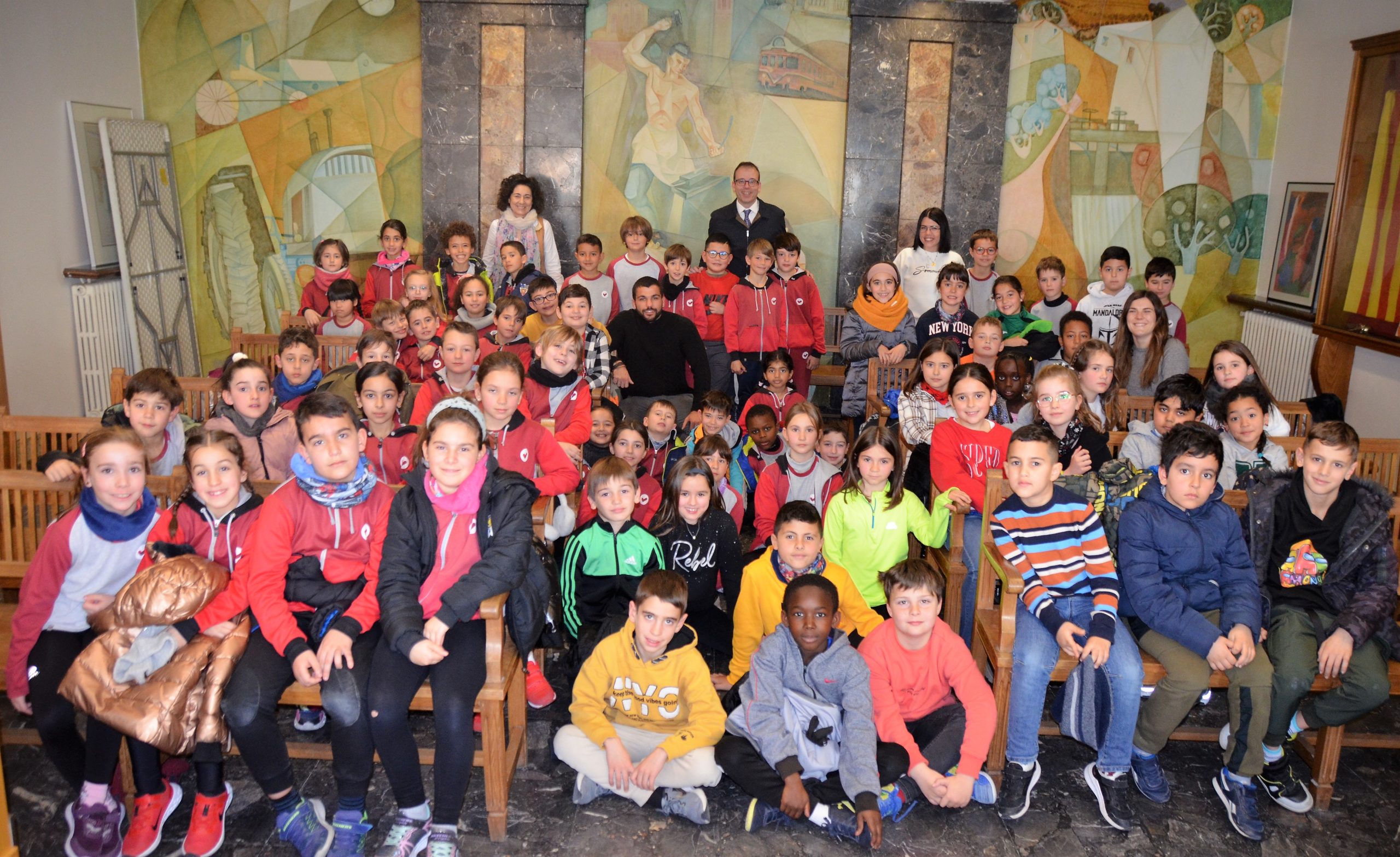 Una setantena d’alumnes de tercer curs de l’escola Vedruna visita l ...