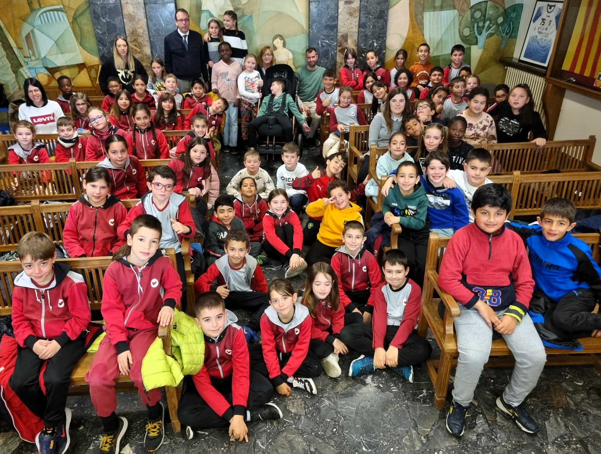 Una setantena d’alumnes de tercer curs de l’escola Vedruna visita l ...